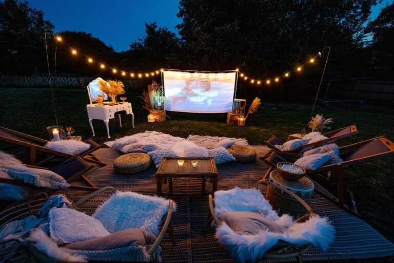 28 Outdoor Cinema Setups for Unforgettable Starry Movie Nights - Homa Decor