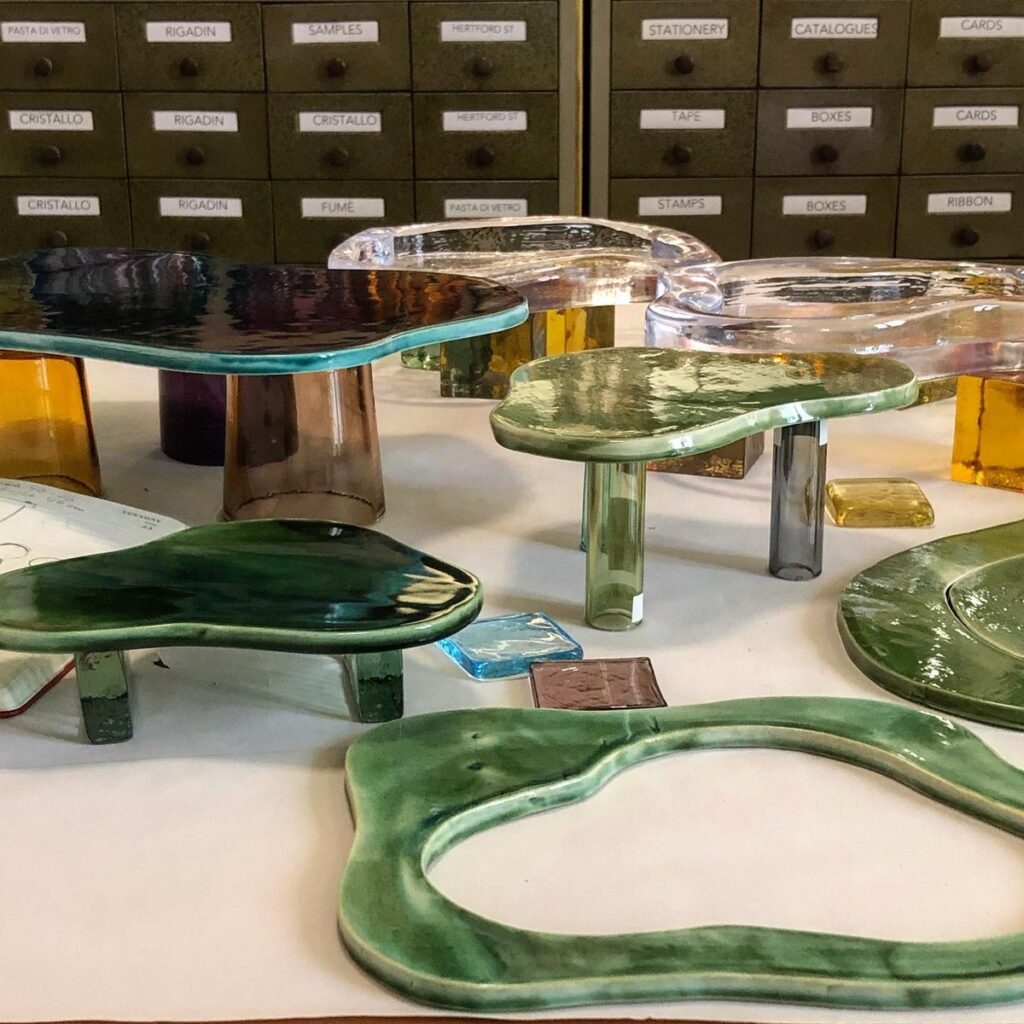 29 Glass Table Innovations to Turn Your Rooms into Art Spaces - Homa Decor
