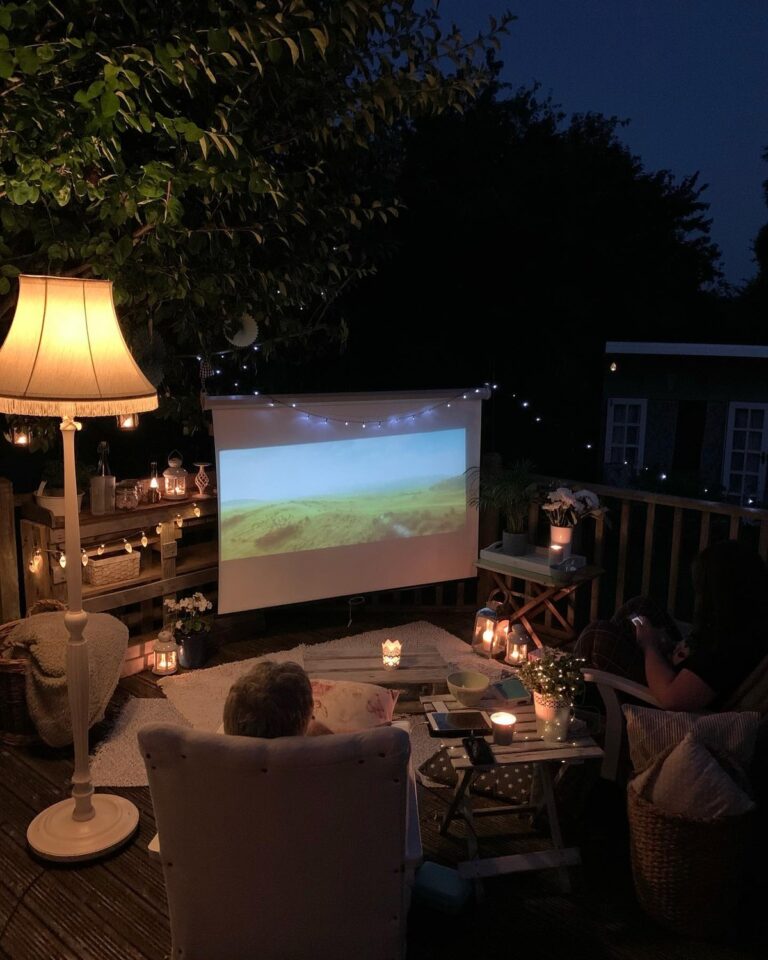 28 Outdoor Cinema Setups for Unforgettable Starry Movie Nights - Homa Decor