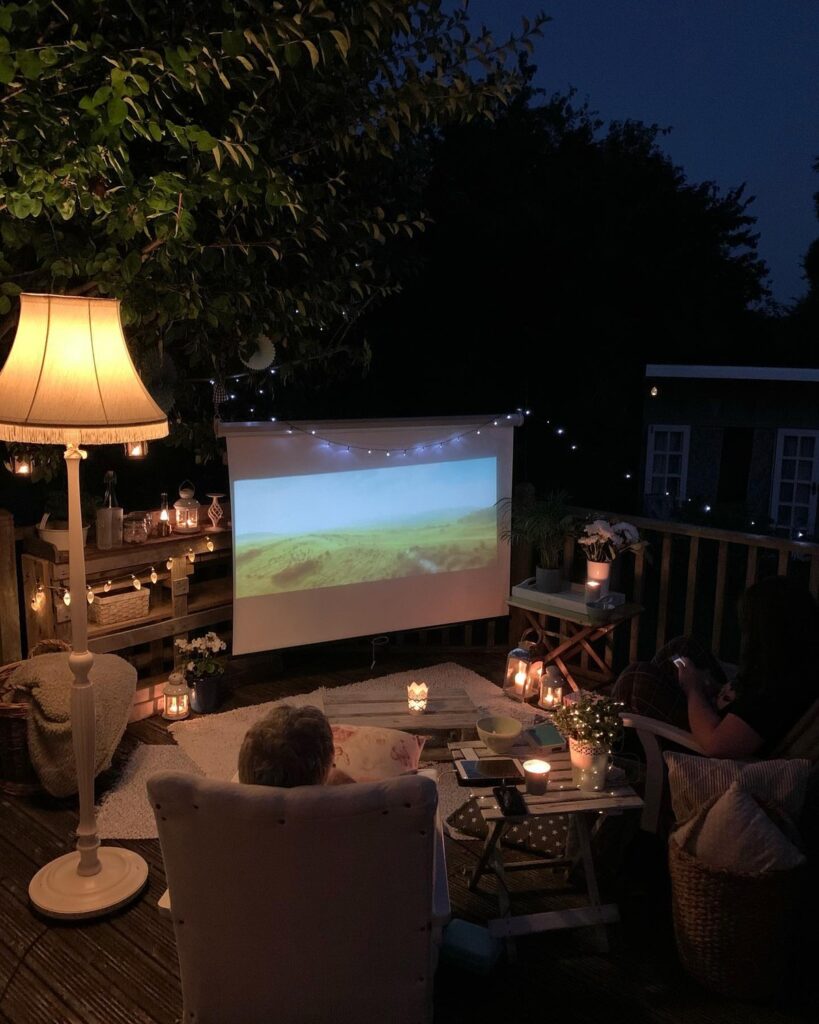 28 Outdoor Cinema Setups for Unforgettable Starry Movie Nights - Homa Decor
