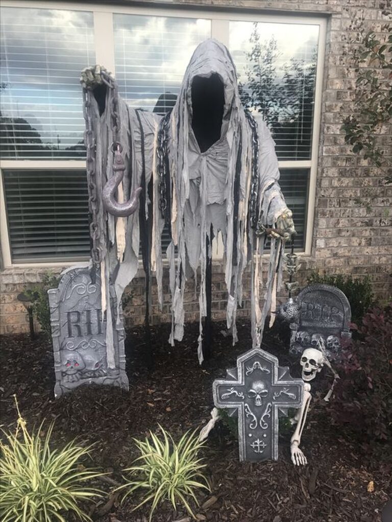 30 Creative Halloween Graveyard Ideas for Front Yard and Indoor Spaces ...