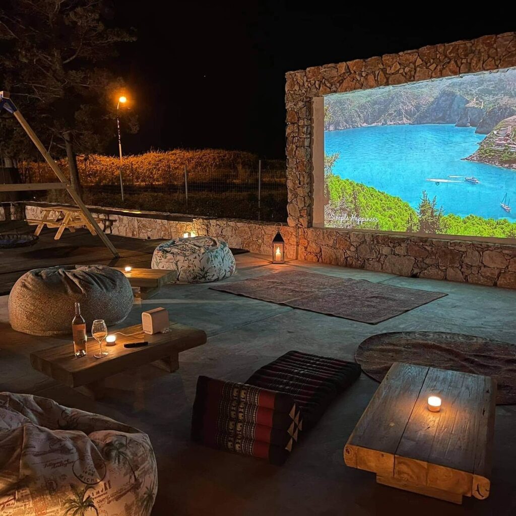 28 Outdoor Cinema Setups for Unforgettable Starry Movie Nights - Homa Decor