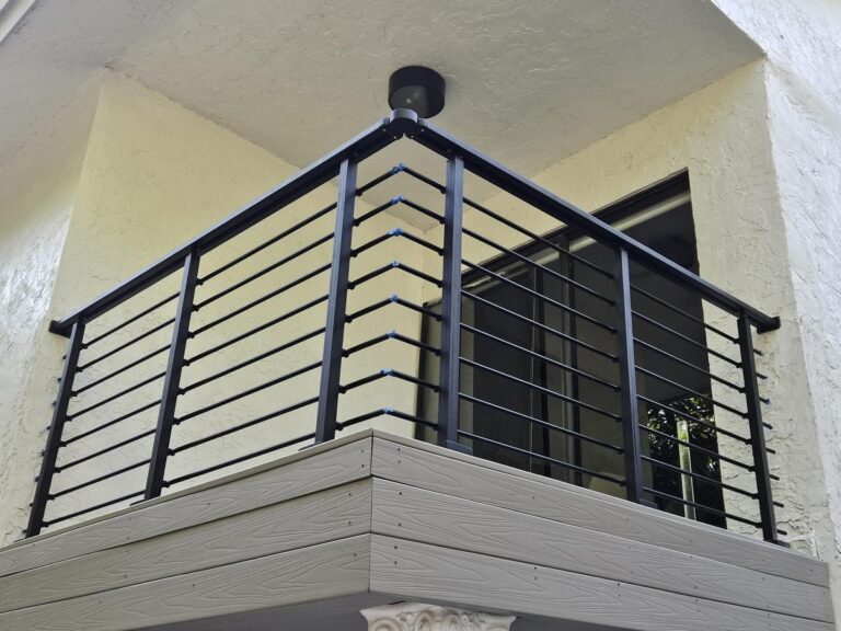 29 Balcony Railing Wonders to Define Your Outdoor Style - Homa Decor