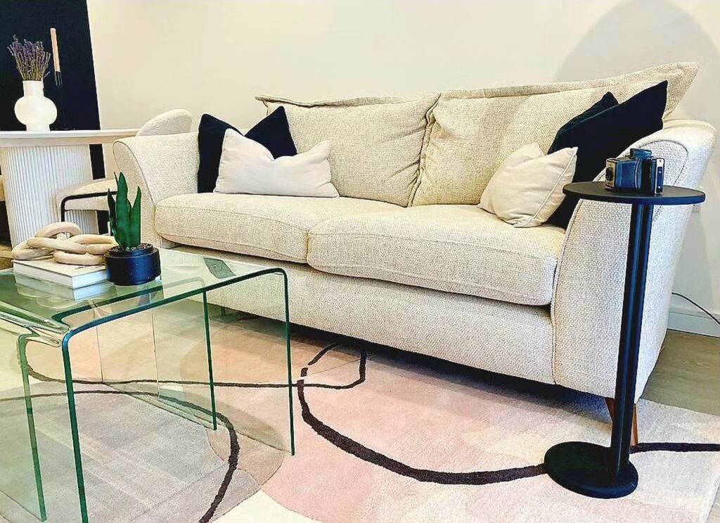 29 Glass Table Innovations to Turn Your Rooms into Art Spaces - Homa Decor