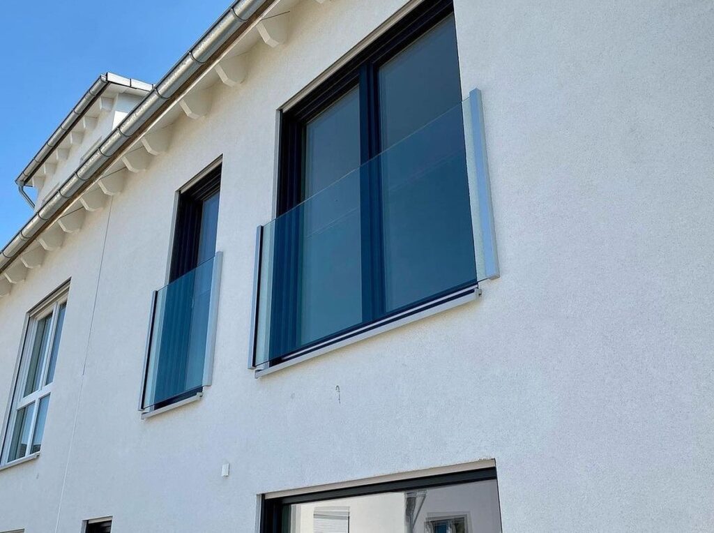 29 Balcony Railing Wonders to Define Your Outdoor Style - Homa Decor