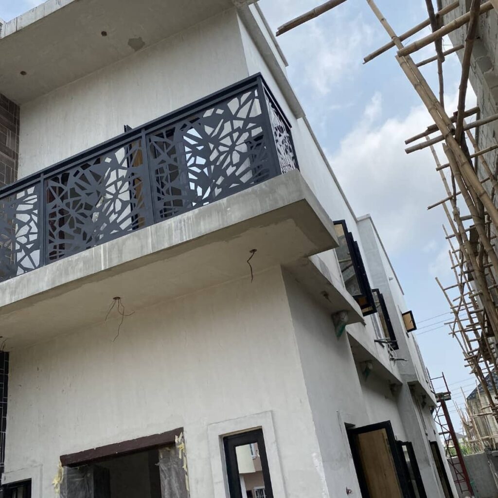 29 Balcony Railing Wonders to Define Your Outdoor Style - Homa Decor