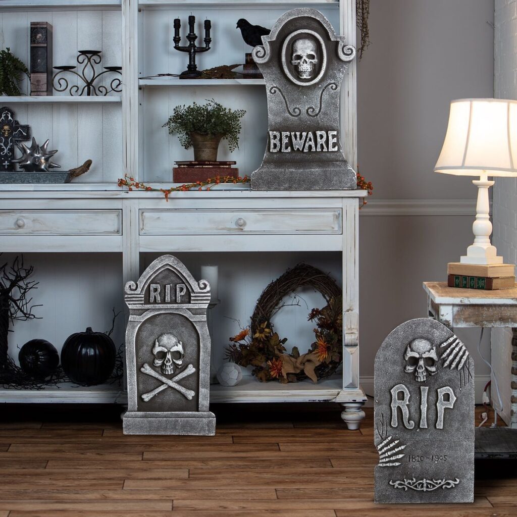 30 Creative Halloween Graveyard Ideas for Front Yard and Indoor Spaces ...